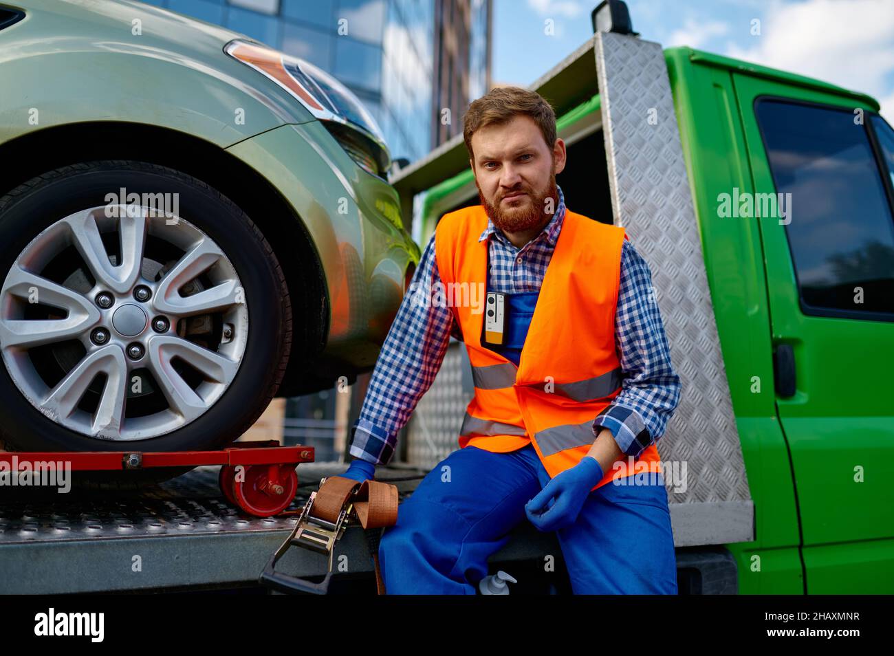 Tow truck operator hi-res stock photography and images - Alamy