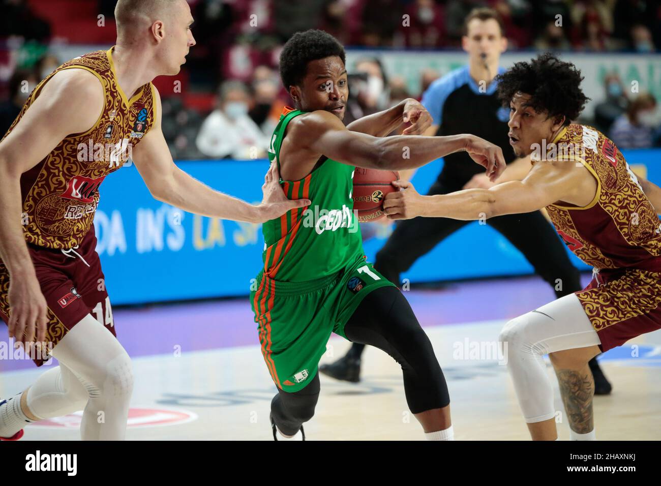 Yogi ferrell hi-res stock photography and images - Alamy