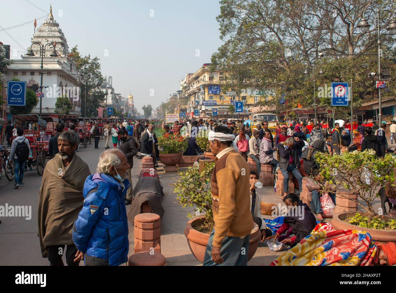 New Delhi, India. 15th Dec, 2021. A group of homeless people seen ...