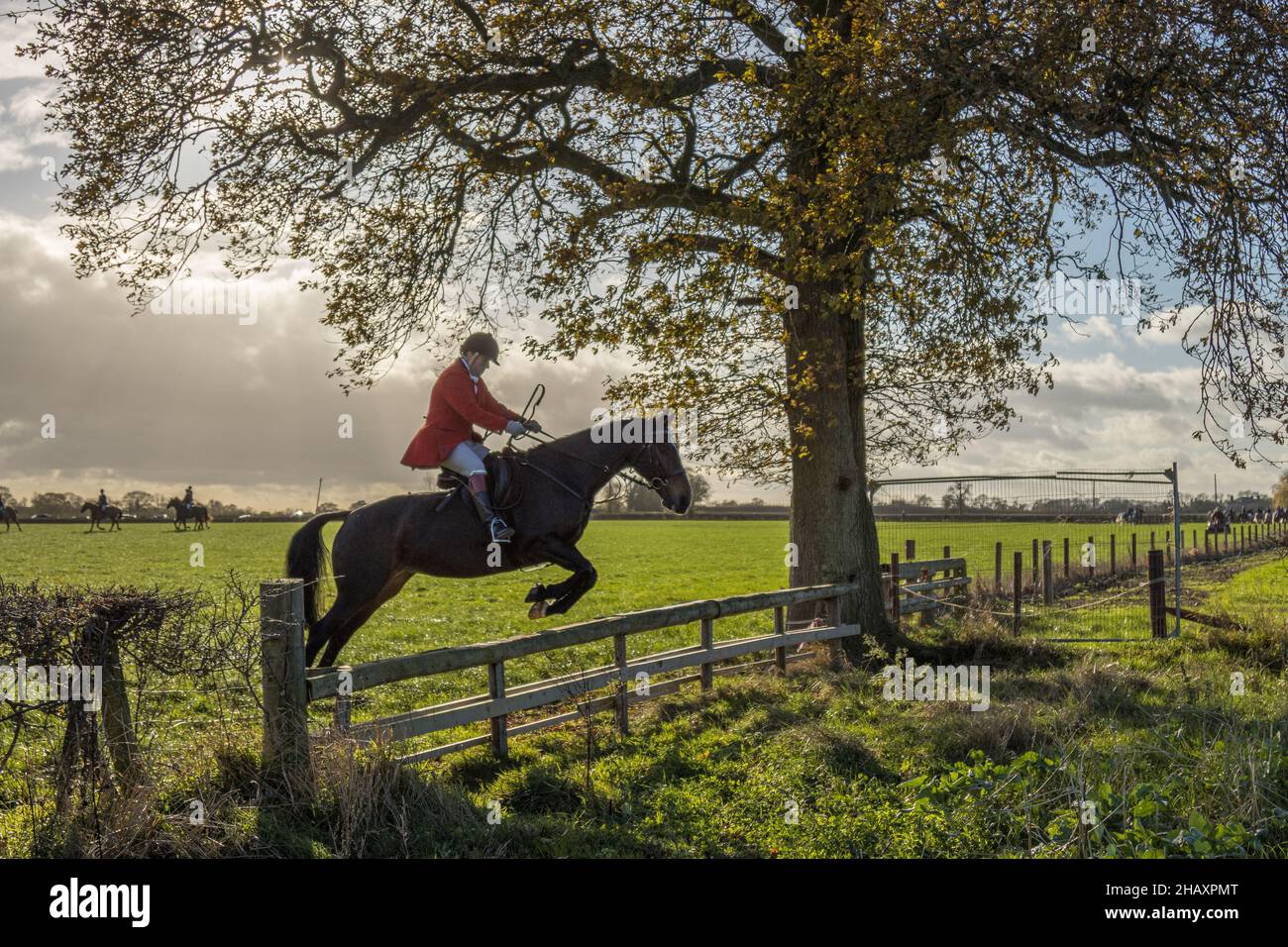 WINTER TRAIL HUNTING Stock Photo - Alamy