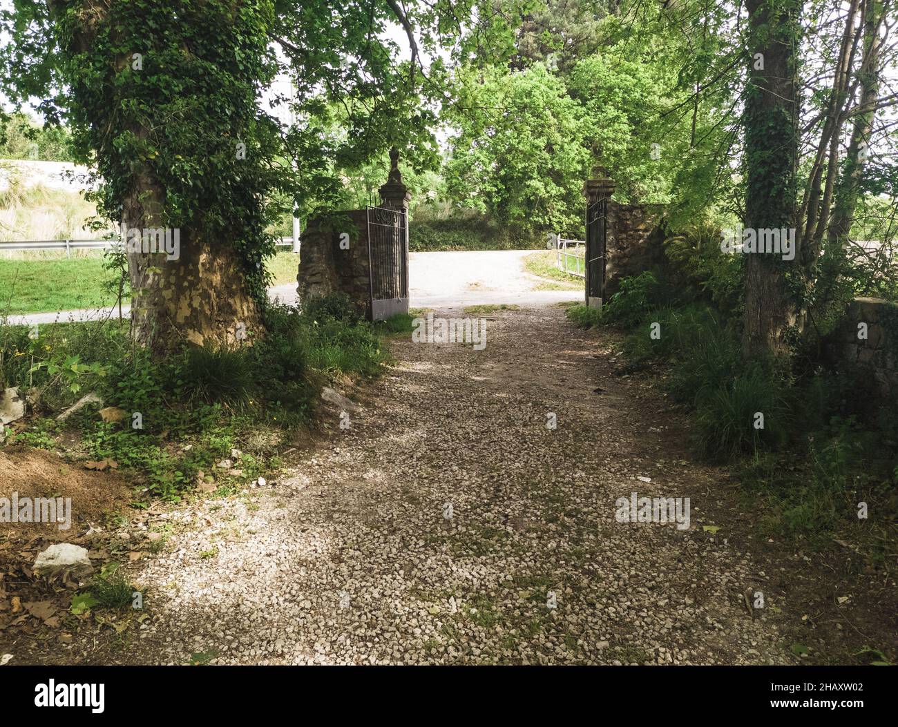 Entrance gates in park hi-res stock photography and images - Alamy
