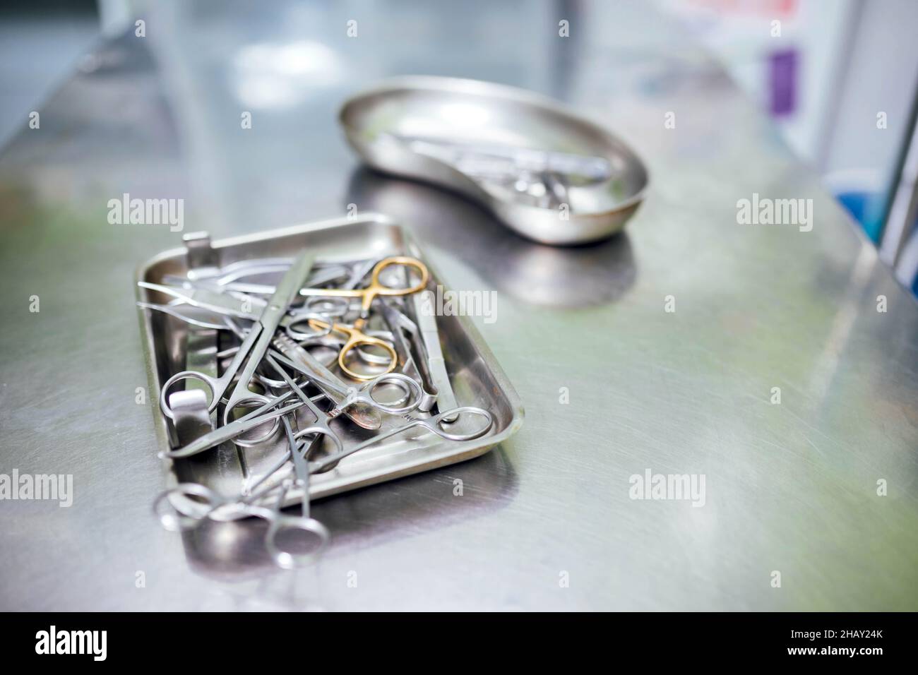 Various surgical instruments hi-res stock photography and images - Alamy
