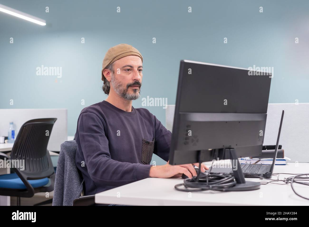 Bearded corporate employee hi-res stock photography and images - Alamy