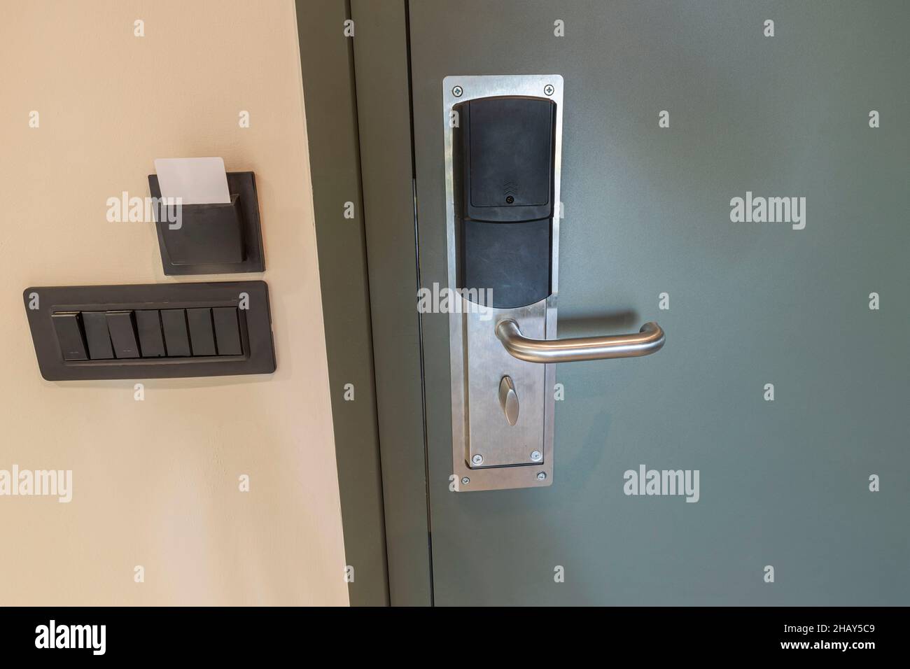 Card keys hi-res stock photography and images - Alamy