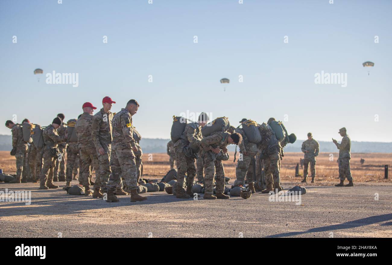 U.S. Army Paratroopers assigned to the 82nd Airborne Division buddy rig ...