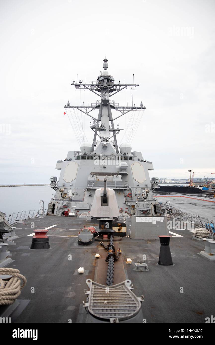 U.S. Navy Arleigh Burke-class guided-missile destroyer USS Ralph ...