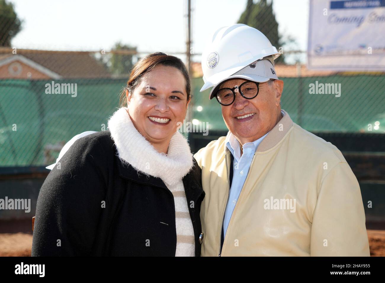 Los Angeles Dodgers Spanish language broadcaster Jaime Jarrin (right ...