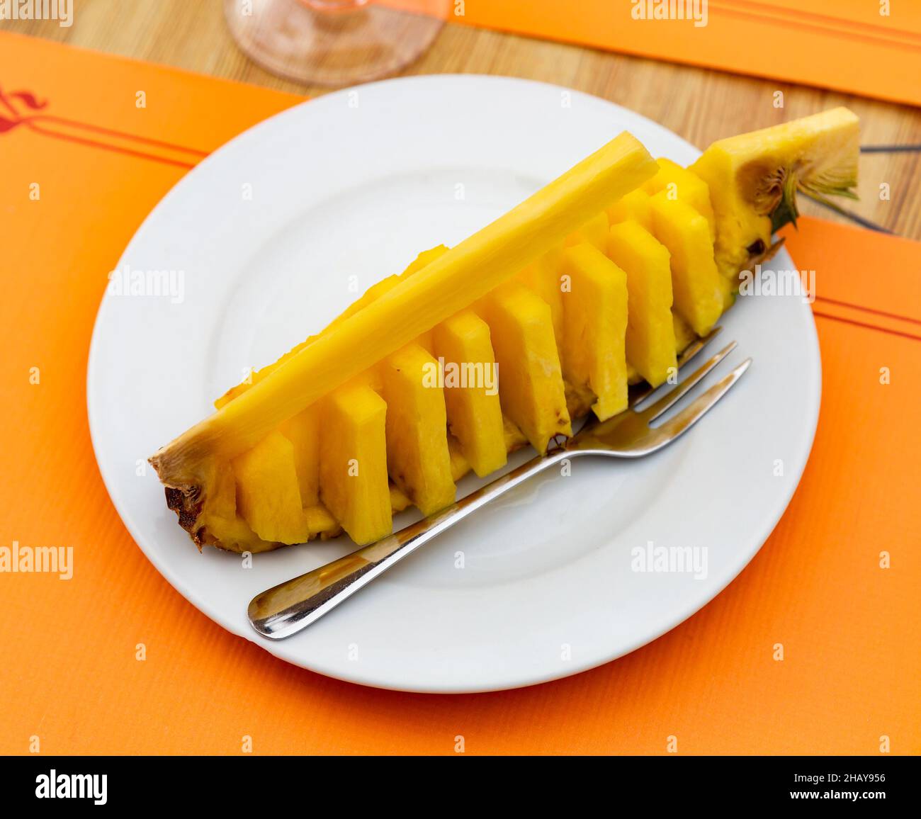 Pineapple ring plate hi-res stock photography and images - Alamy