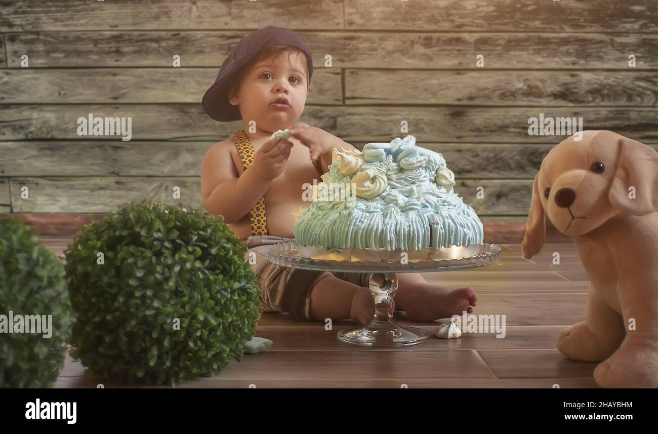 Baby with birthday cake 3 Stock Photo - Alamy