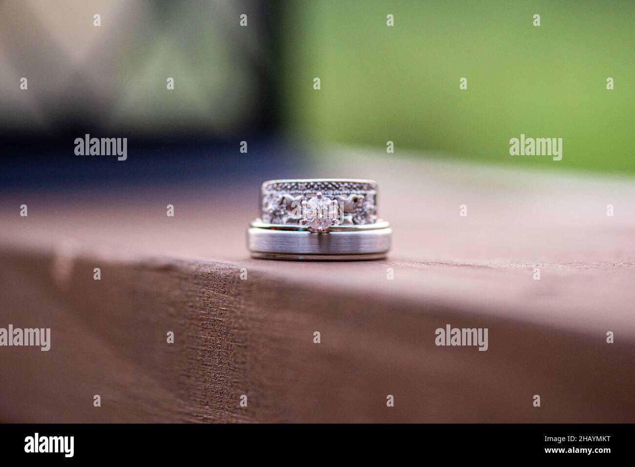 Ring groom bride gold jewelry hi-res stock photography and images - Alamy