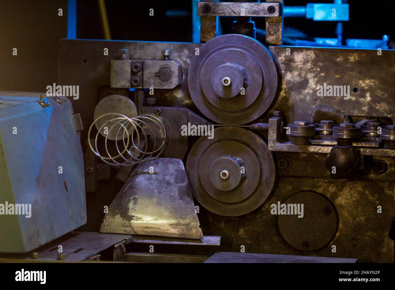 Production of independent springs for mattresses. Independent spring ...