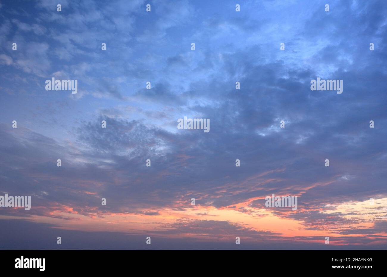 Photo set of clouds in the morning, at sunrise And changing the color ...
