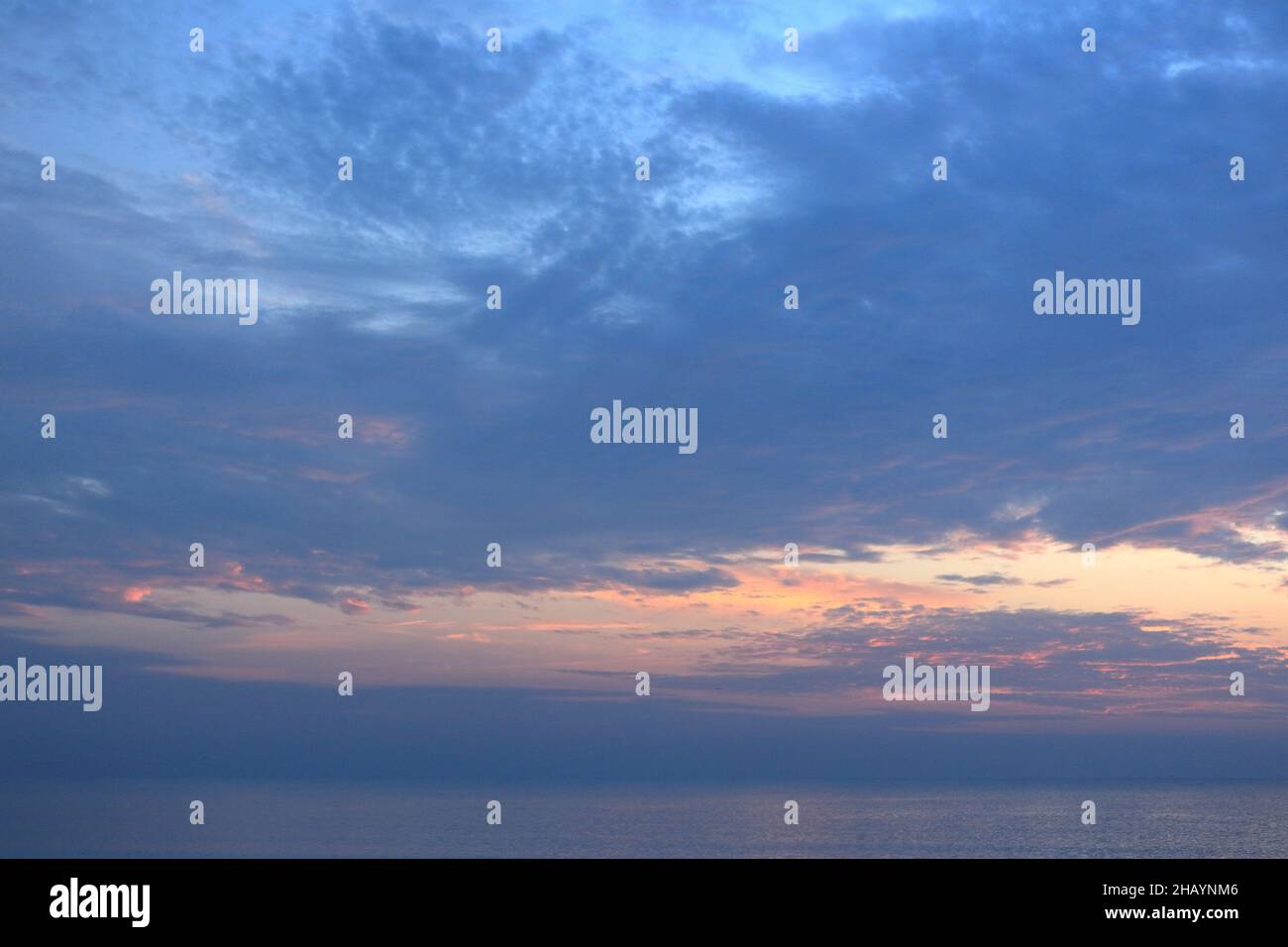 Photo set of clouds in the morning, at sunrise And changing the color ...