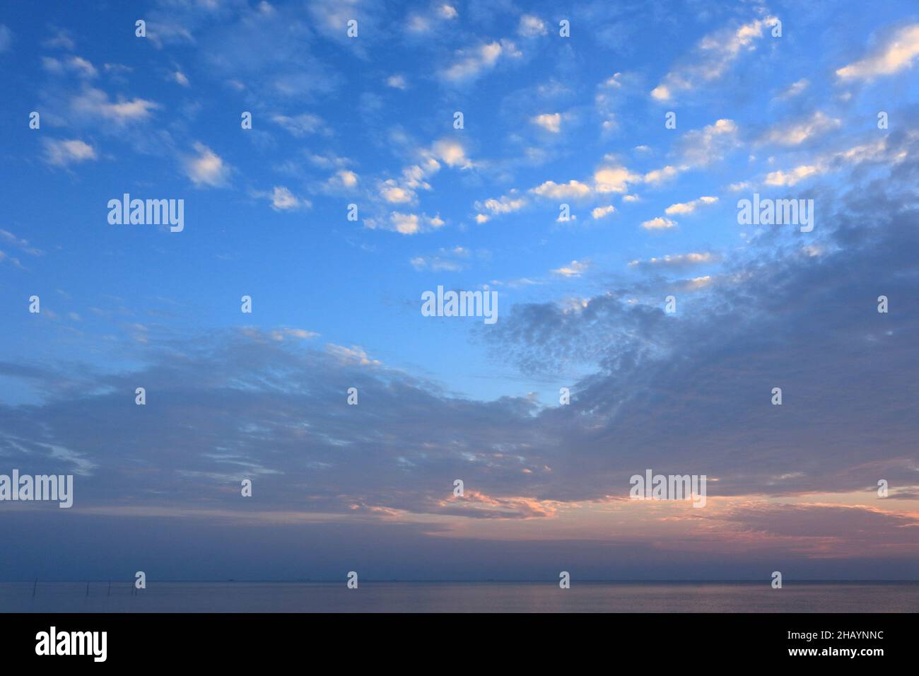 Photo set of clouds in the morning, at sunrise And changing the color ...