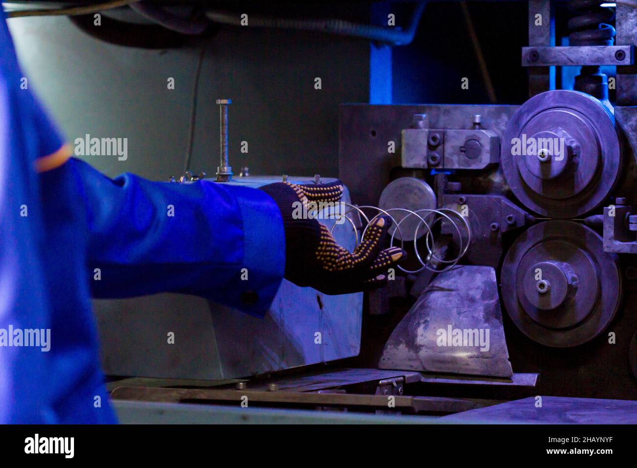 Production of independent springs for mattresses. Independent spring ...