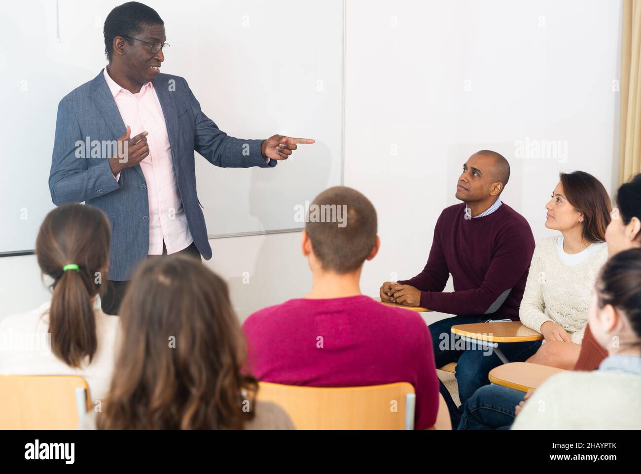 African american workshop training hi-res stock photography and images ...