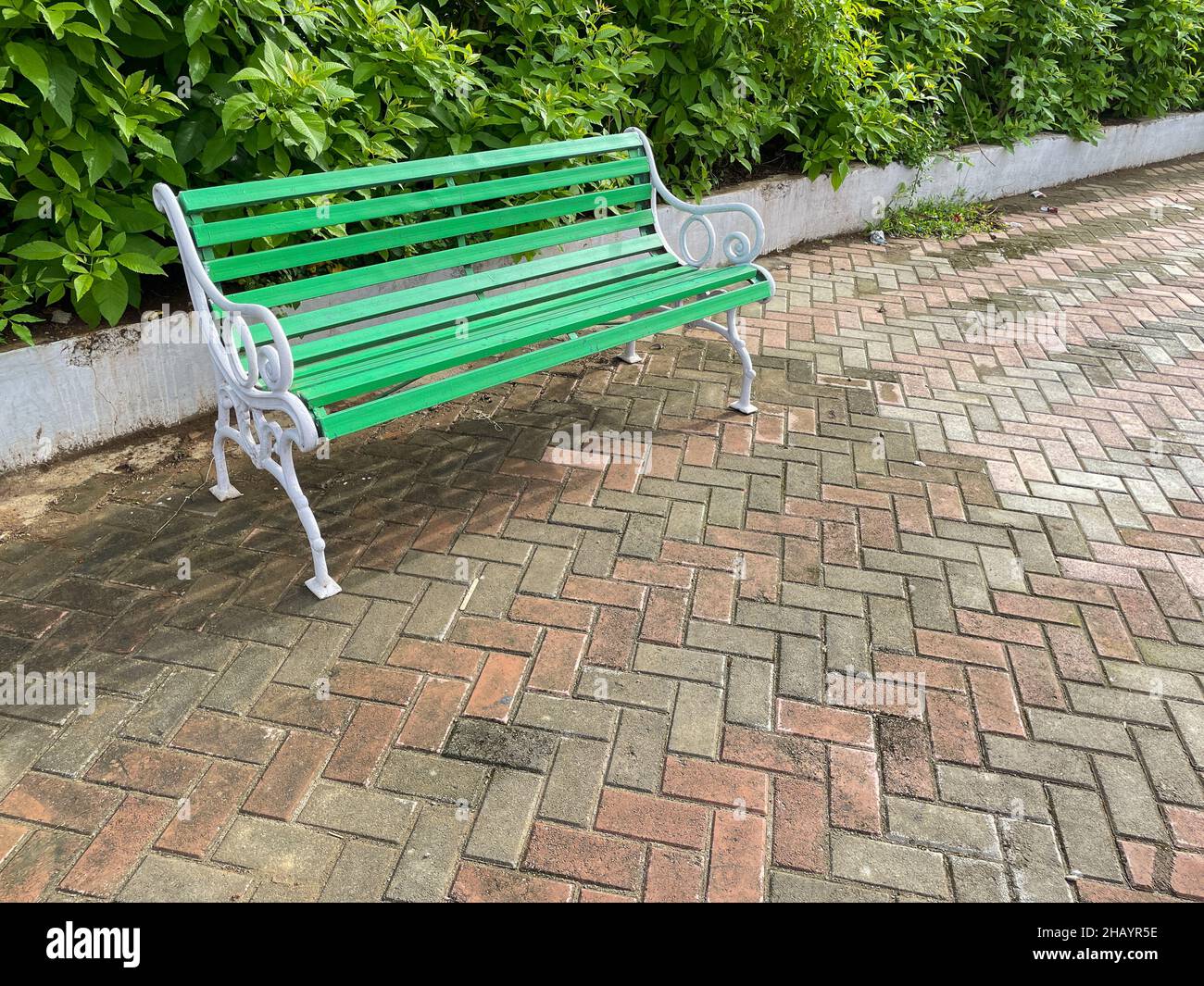 Siting bench hi-res stock photography and images - Alamy