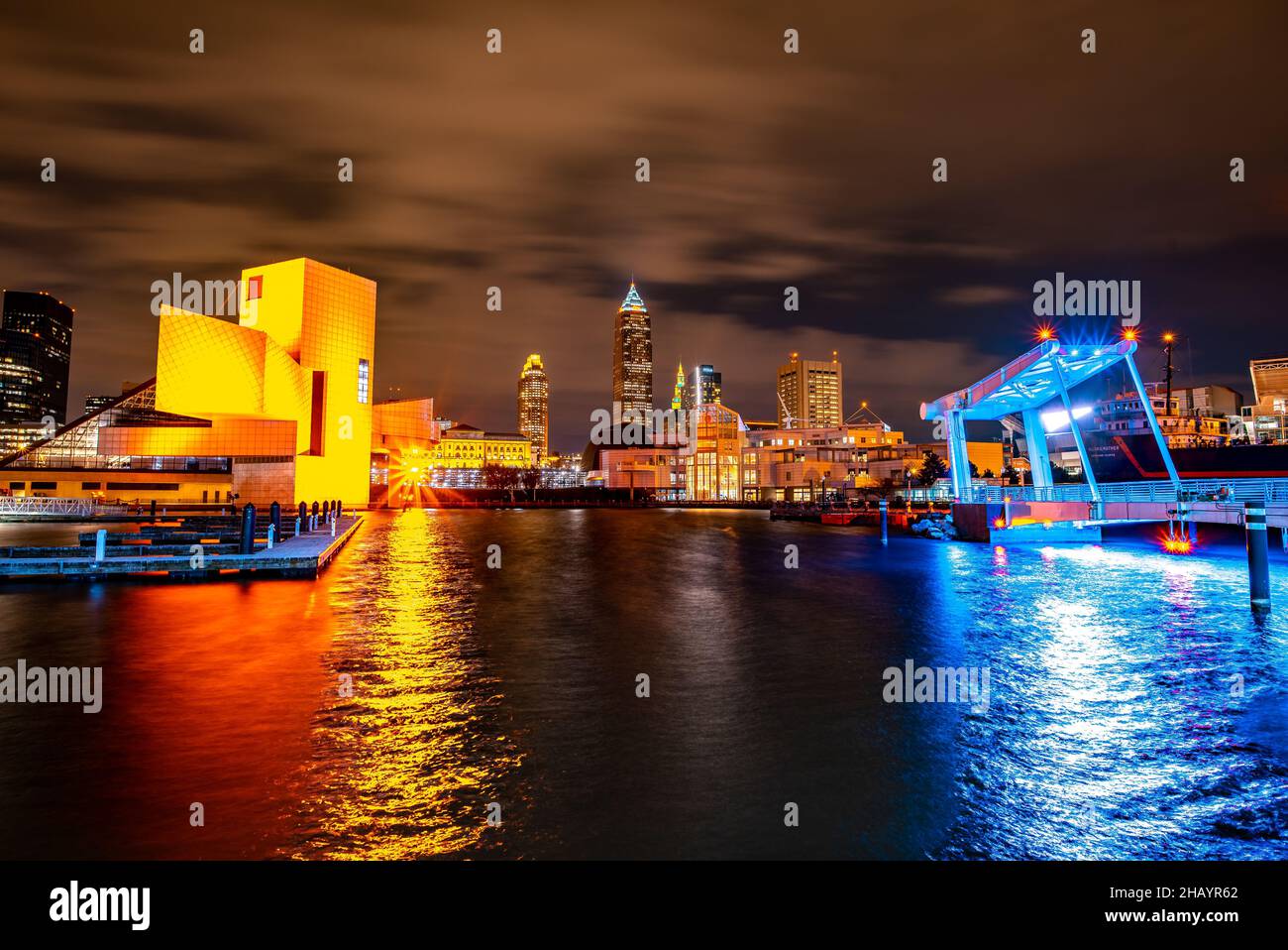 Cleveland Ohio Skyline at Night Stock Photo - Alamy