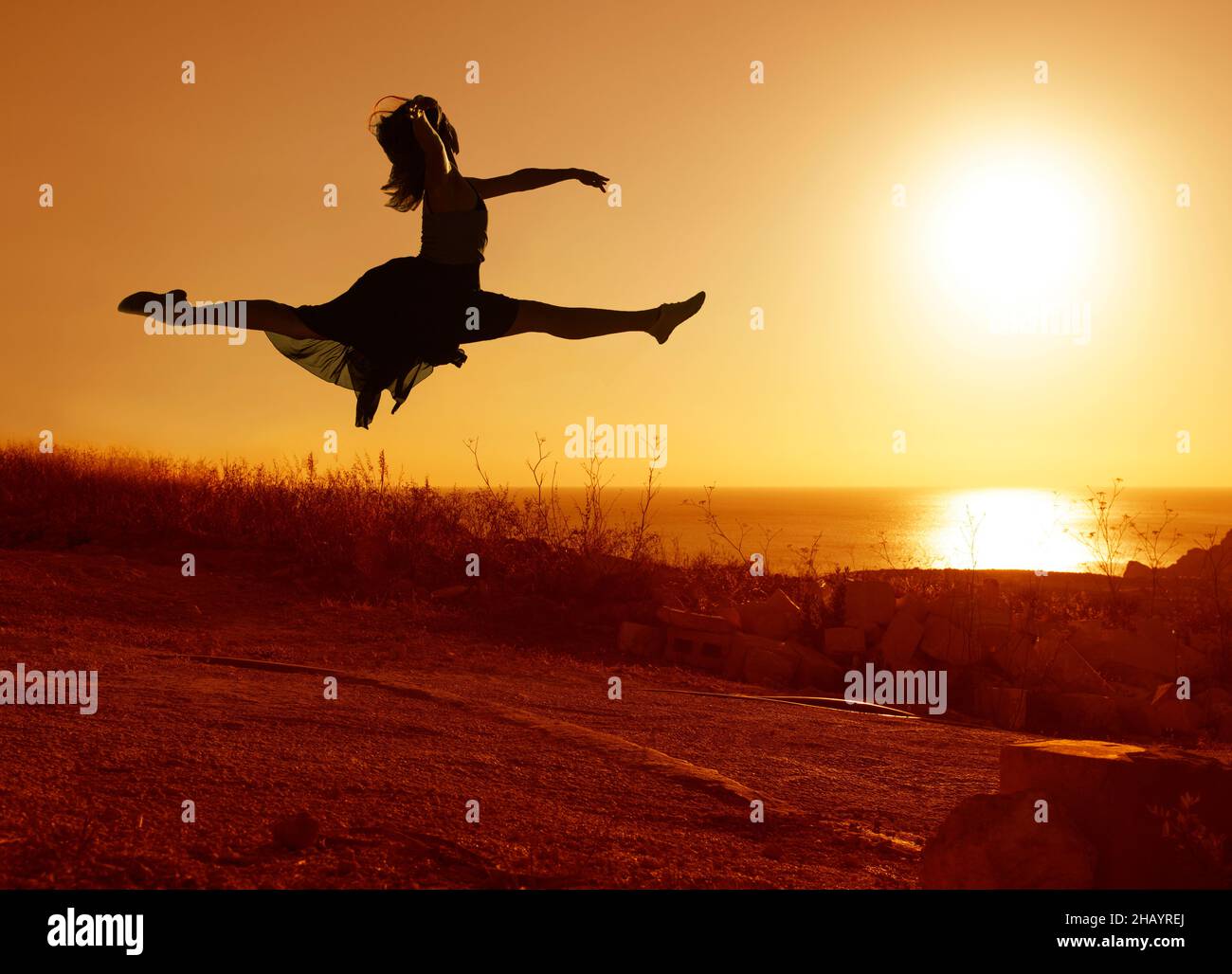 Women doing splits hi-res stock photography and images - Alamy