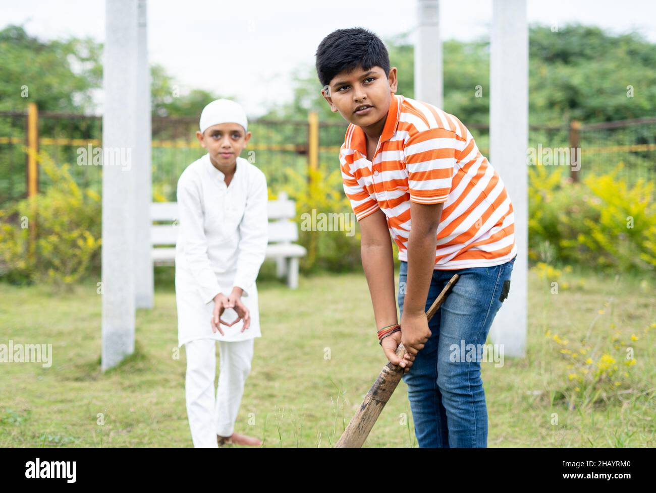 Indian kids playing cricket hi-res stock photography and images - Alamy