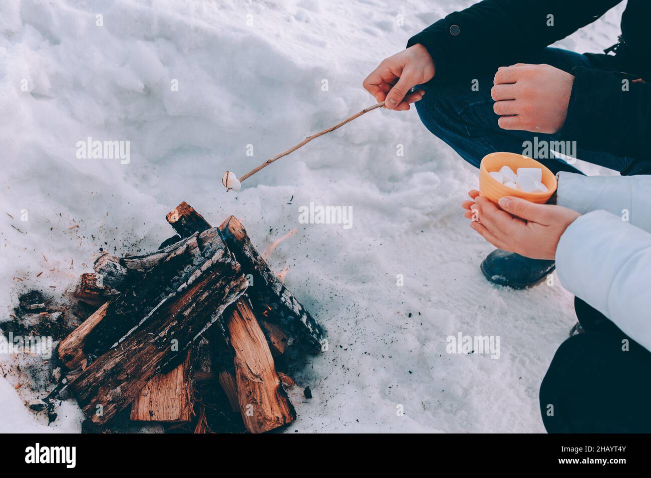 couple roast marshmallow over campfire. winter theme Stock Photo - Alamy