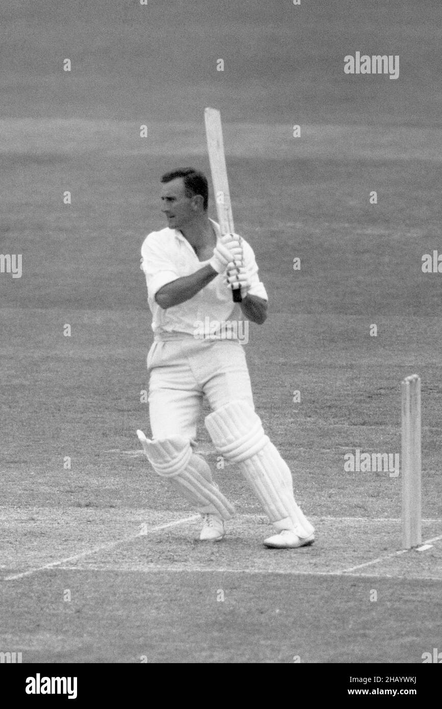 Cricketer ted dexter hi-res stock photography and images - Alamy