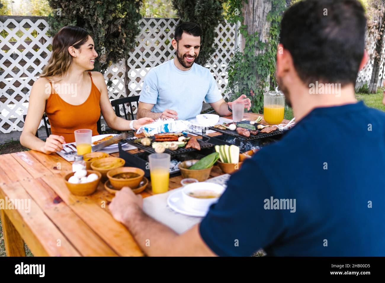 Mexican people talking hi-res stock photography and images - Alamy