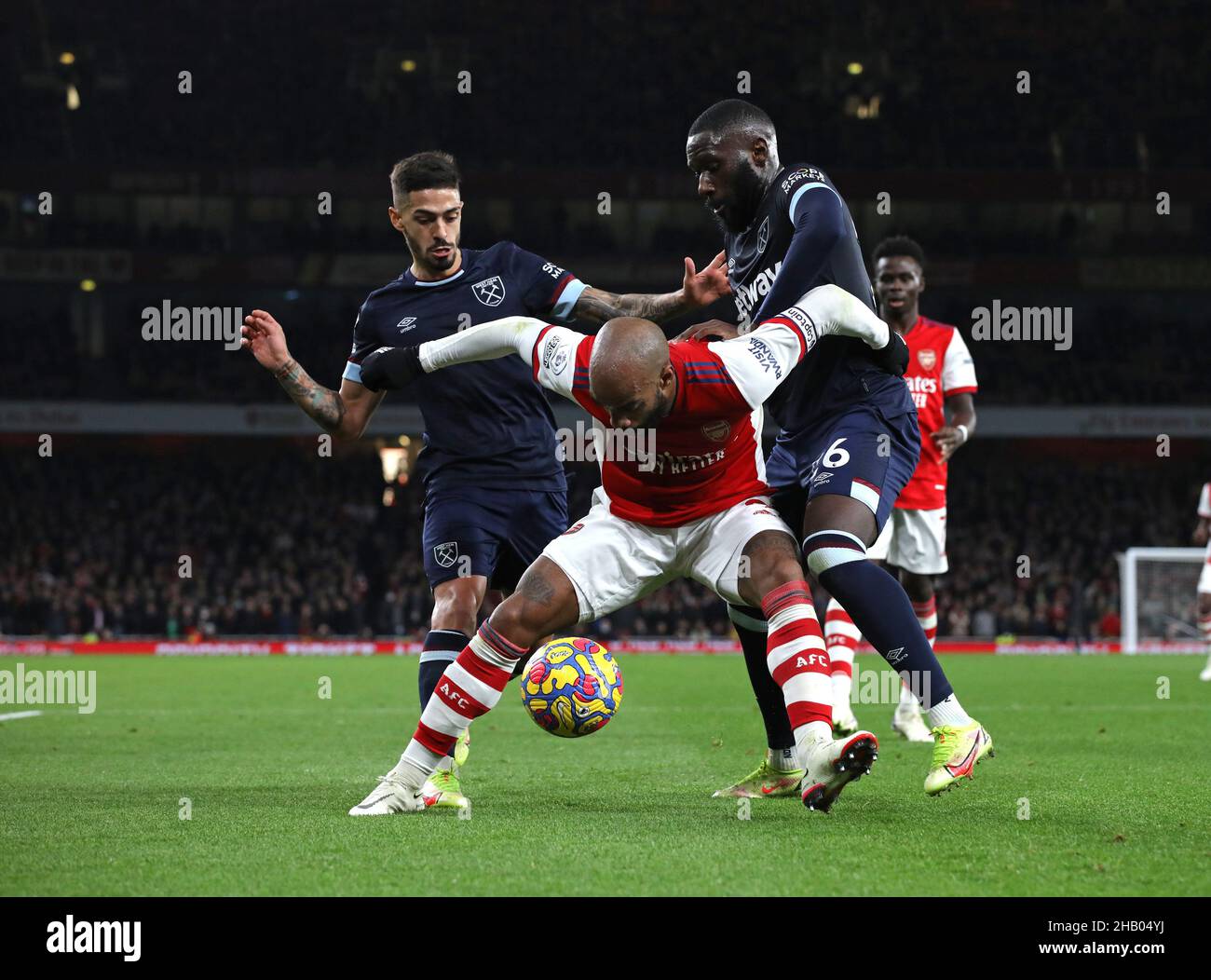 London, UK. 15th Dec, 2021. Manuel Lanzini (WHU) Alexandre Lacazette (A ...