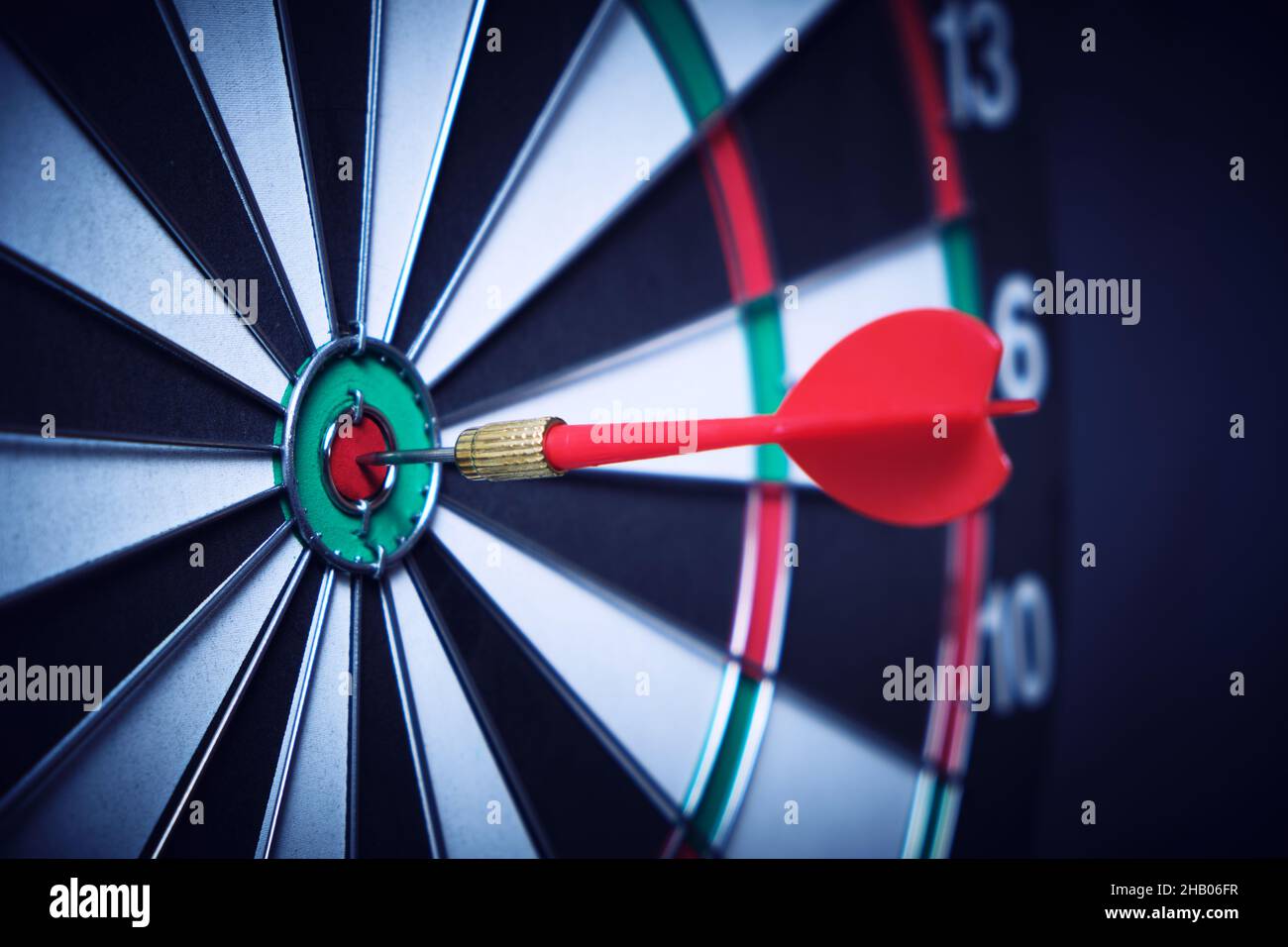 Concept achieving goal .Achieving goals in business and life.Dartboard ...