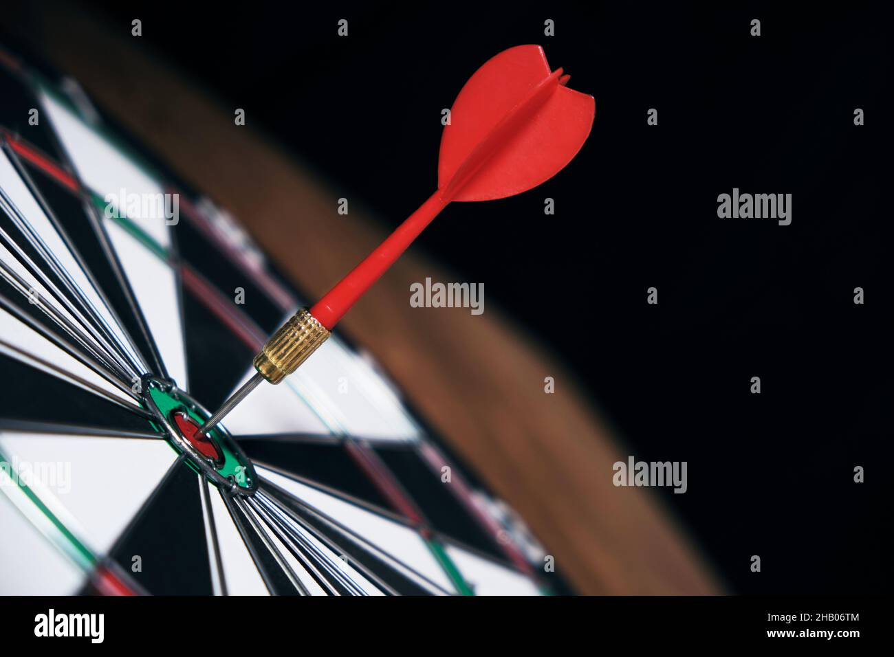 Concept achieving goal .Achieving goals in business and life.Dartboard ...
