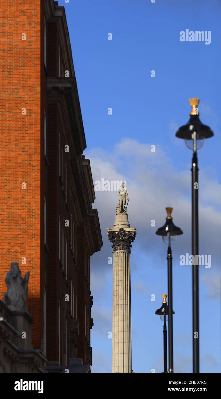 London lamp posts hi-res stock photography and images - Alamy