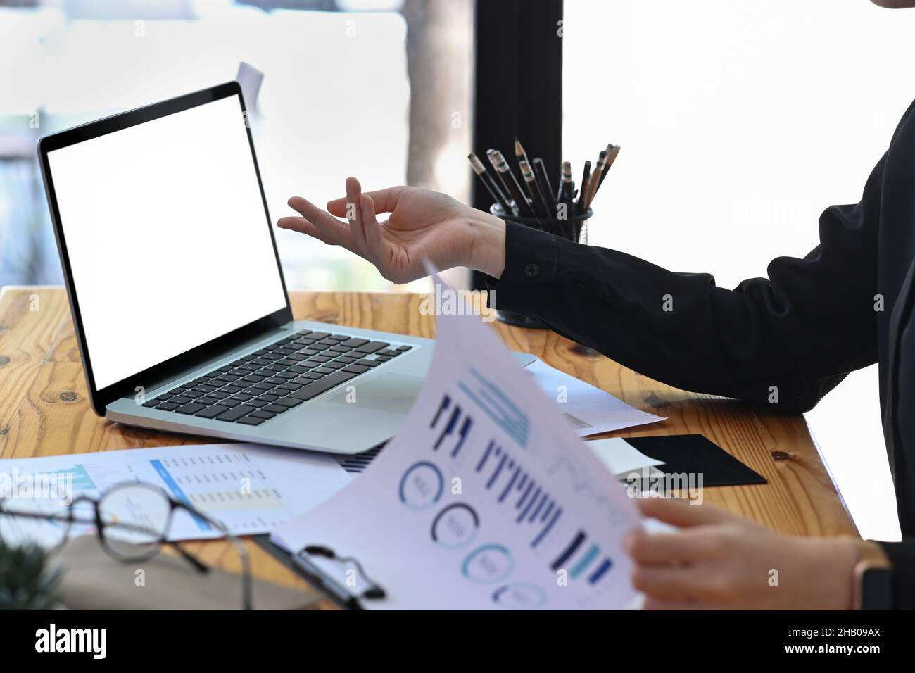 Reading charts hi-res stock photography and images - Alamy