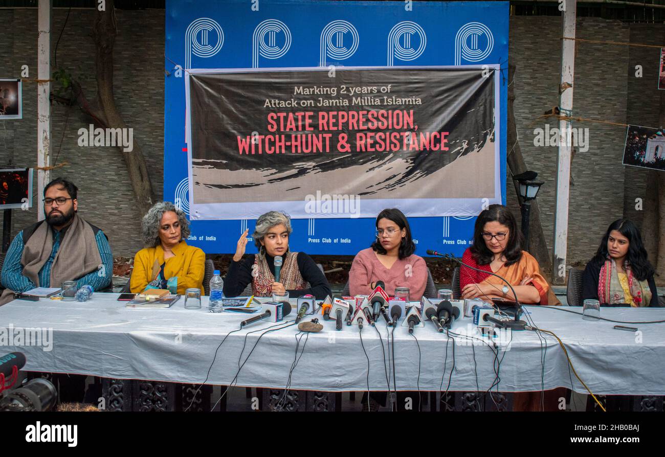 Activist of india arundhati roy hi-res stock photography and images - Alamy