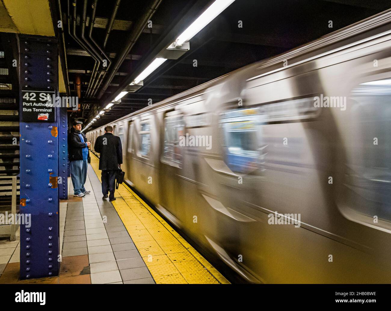 Port authority bus station nyc hi-res stock photography and images - Alamy