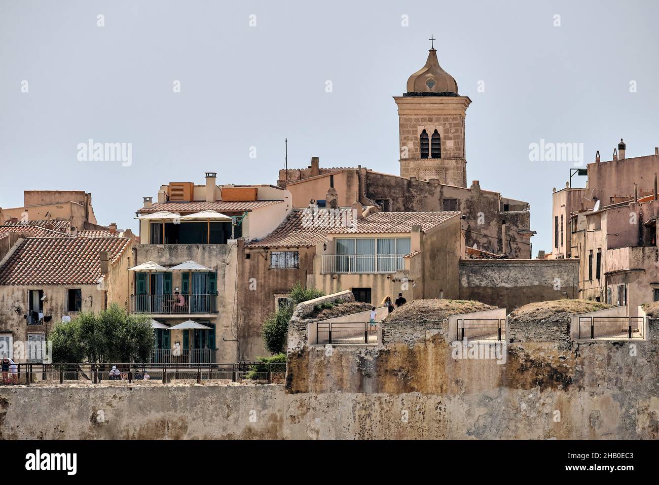 Cliff edge houses from the Natural Reserve of Bonifacio Stock Photo - Alamy