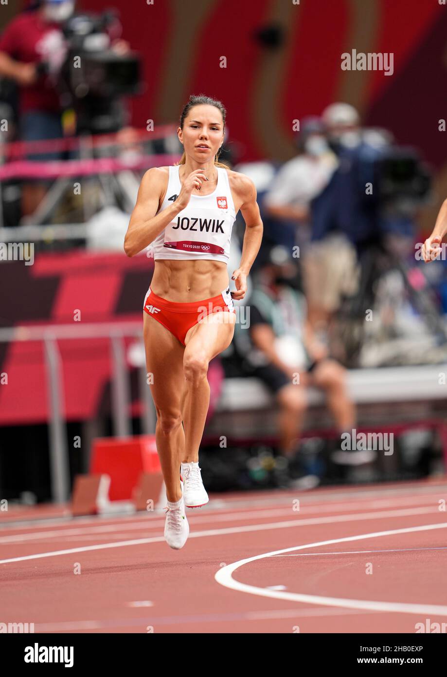 Joanna Jozwik competing in the 800 meters of the 2020 Tokyo Olympics ...