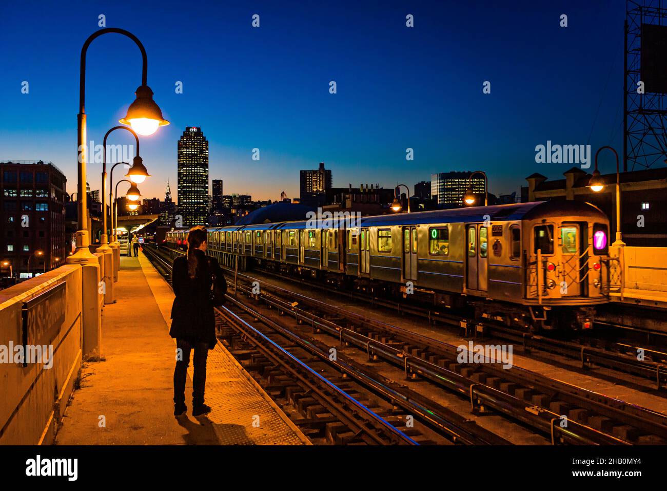 Manhattan 33rd street hi-res stock photography and images - Alamy