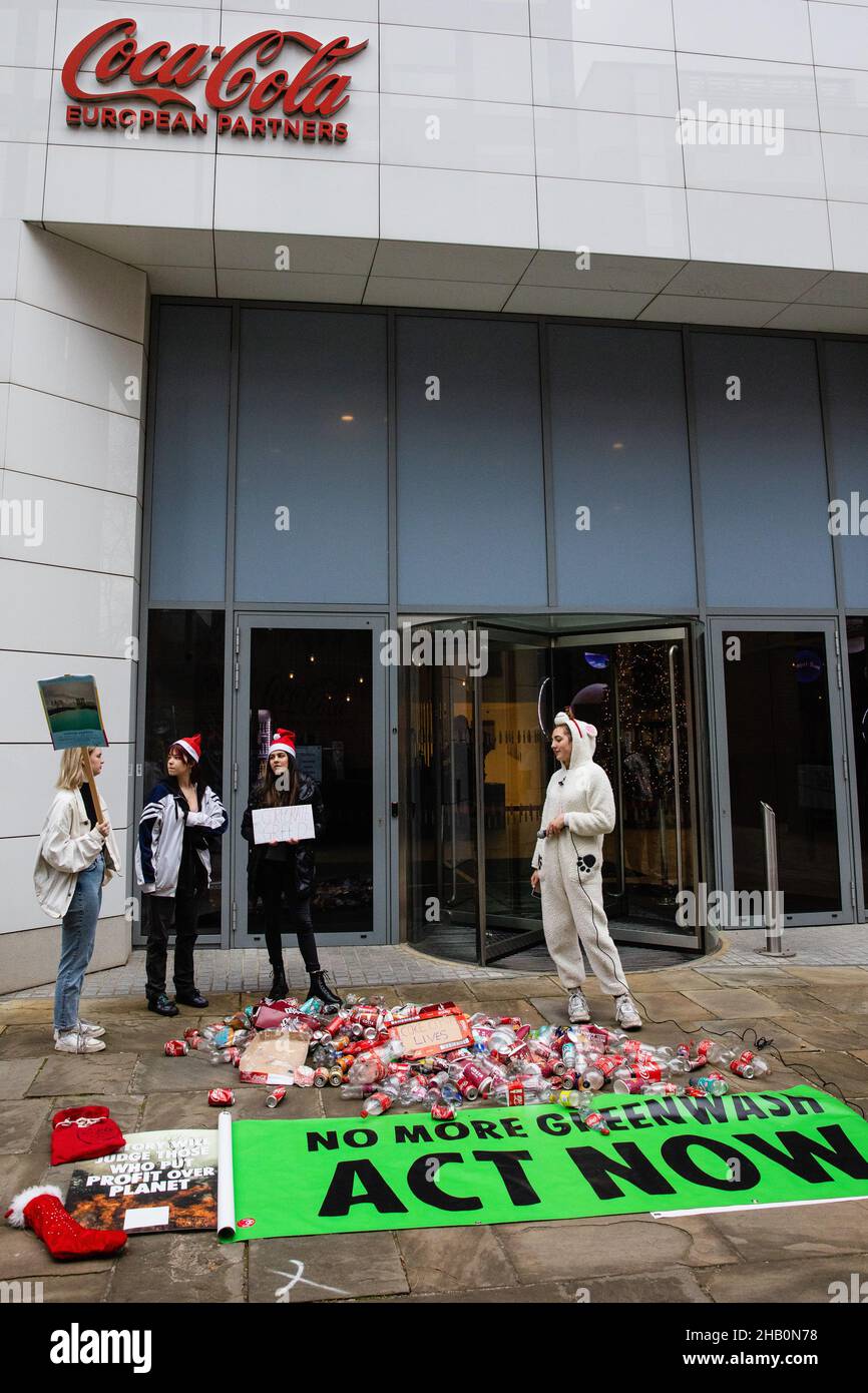 London, UK. 15th December, 2021. Climate activists from Extinction ...