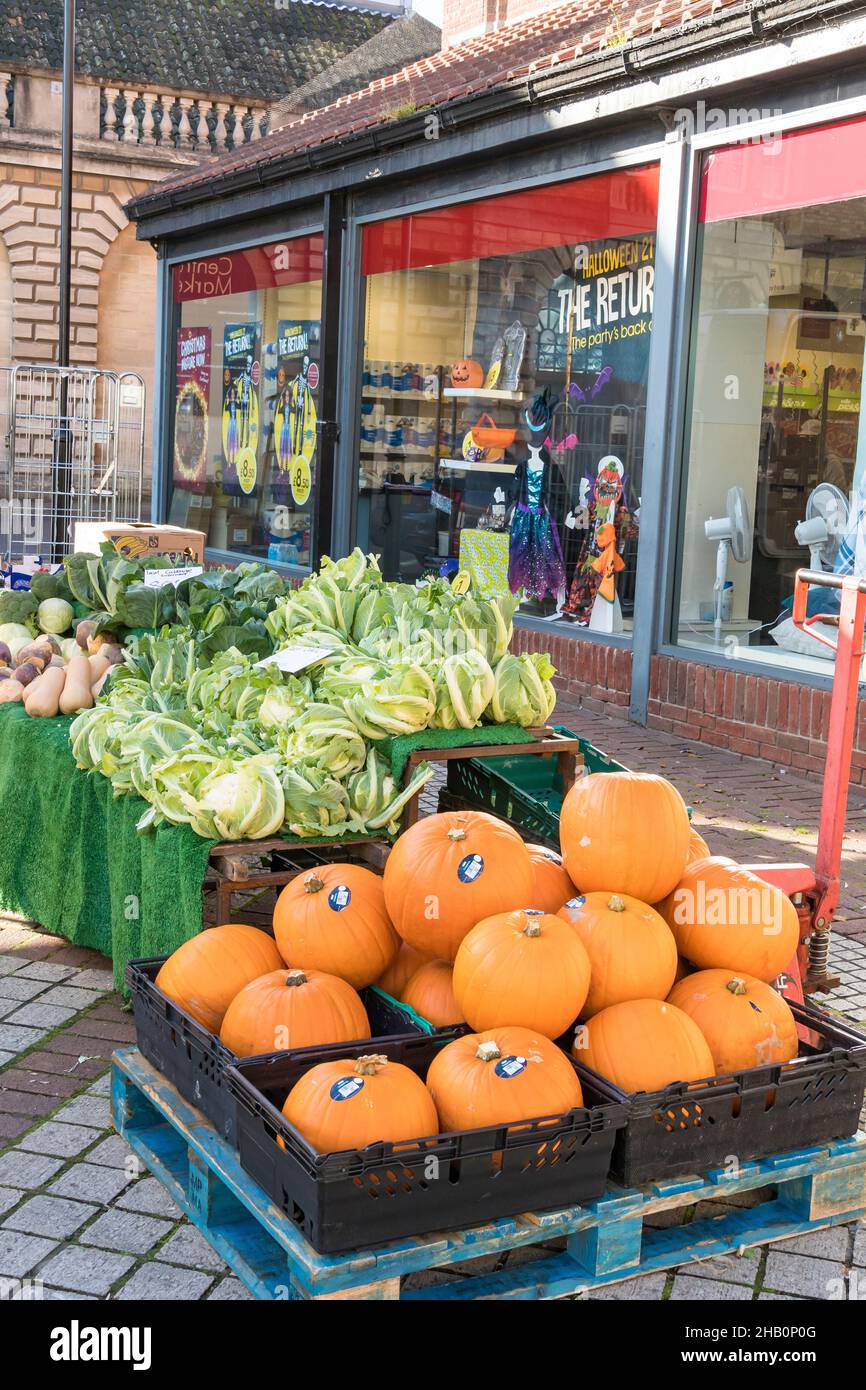 Vegetable stall waterside market Lincoln 2021 Stock Photo - Alamy