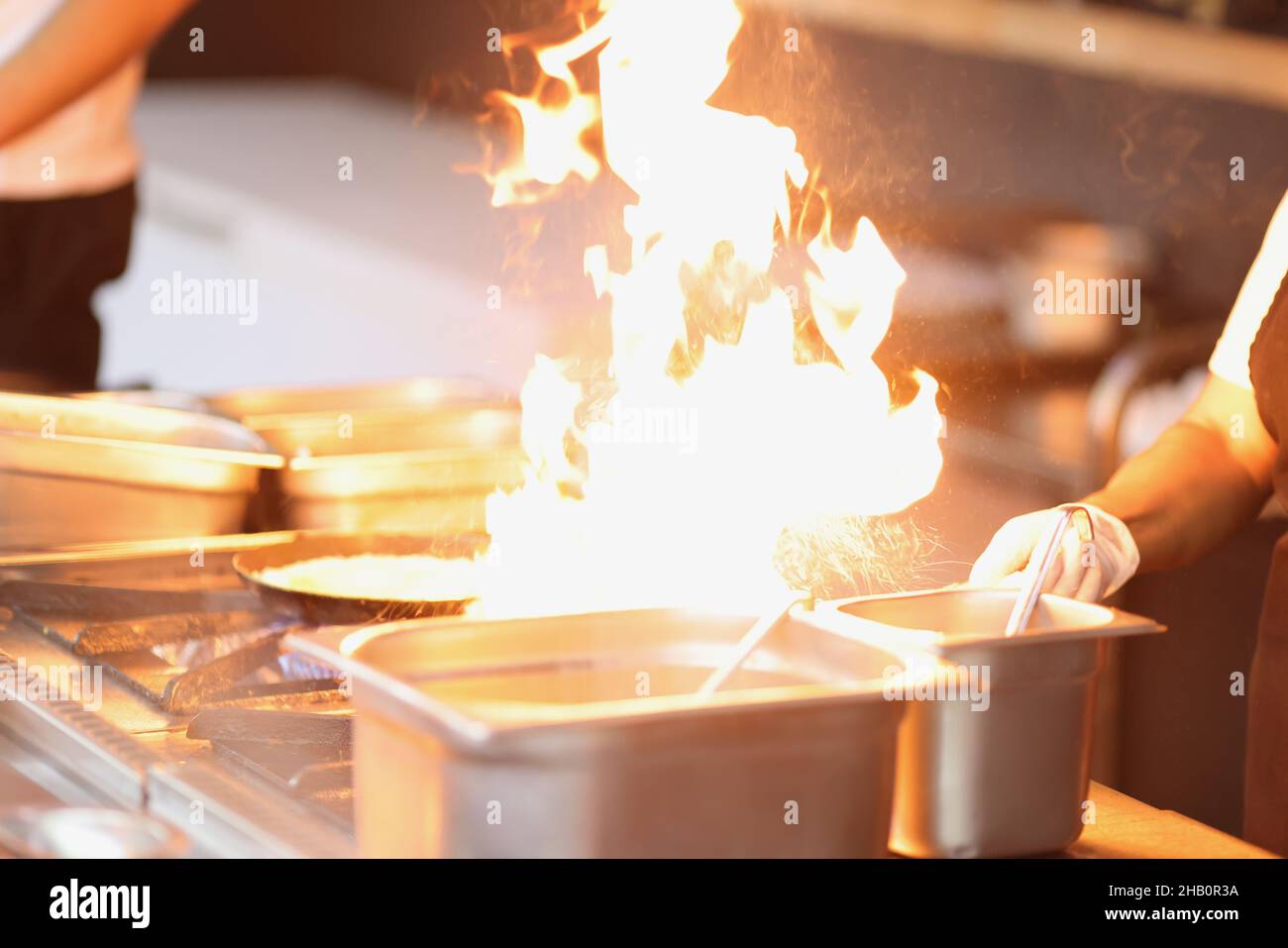 Chef stove flame hi-res stock photography and images - Alamy