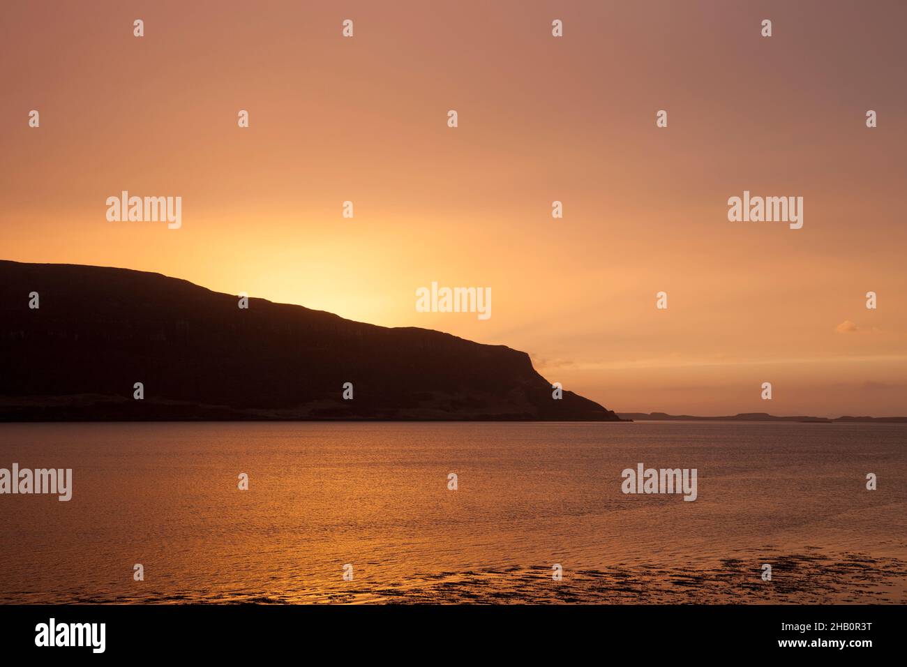 Sunset on the Waternish beach. Scotland Stock Photo - Alamy