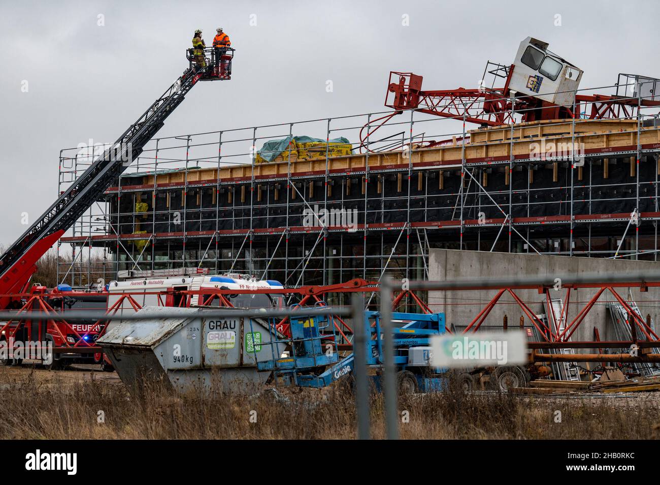 Neutraubling, Germany. 16th Dec, 2021. A large construction crane ...