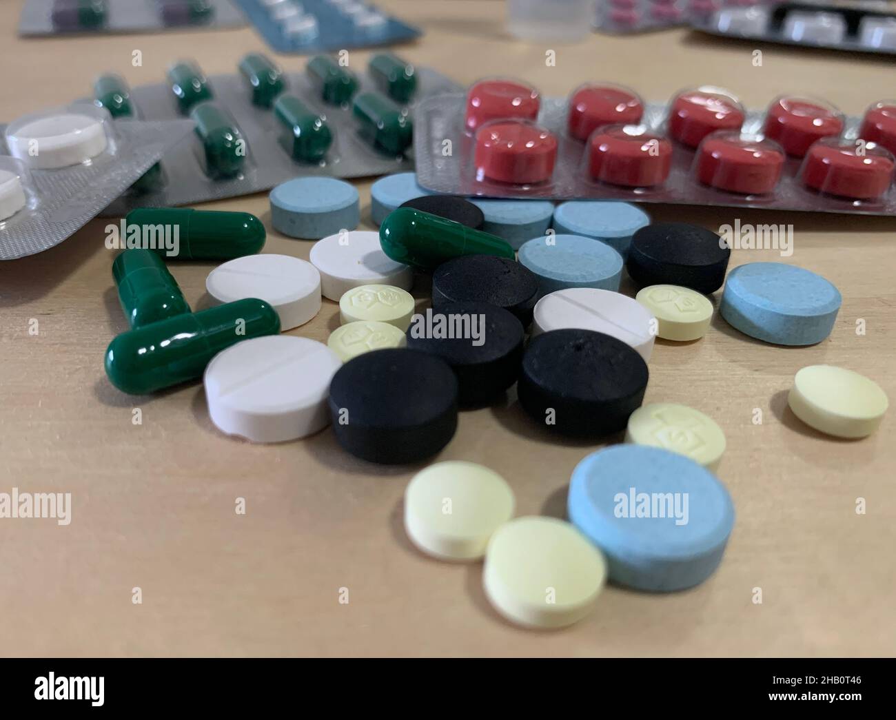 pharmaceutical medicine pills, tablets, vitamins, supplements and ...