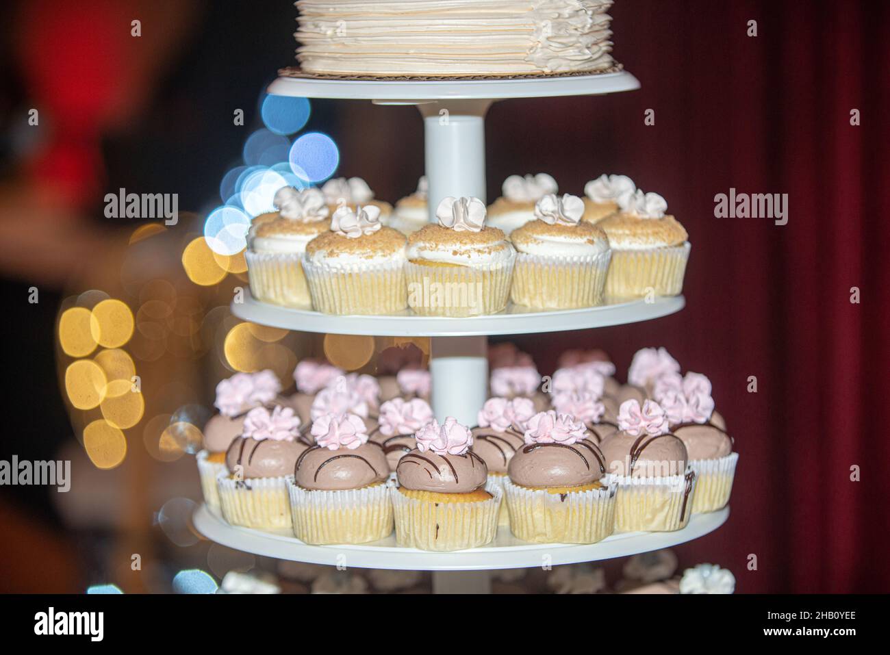 Cup cake tower hi-res stock photography and images - Alamy