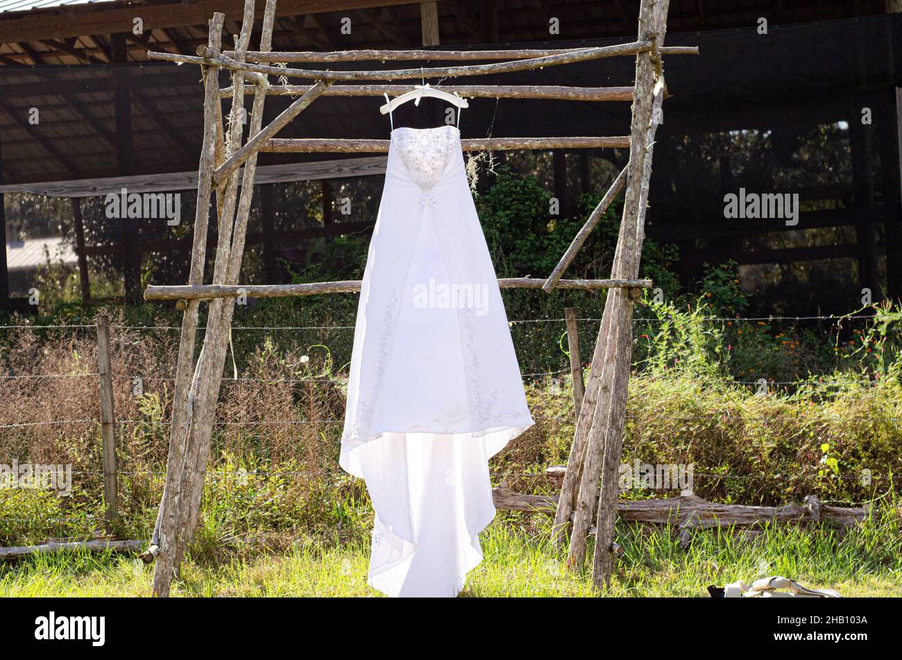 White structure dress hi-res stock photography and images - Alamy