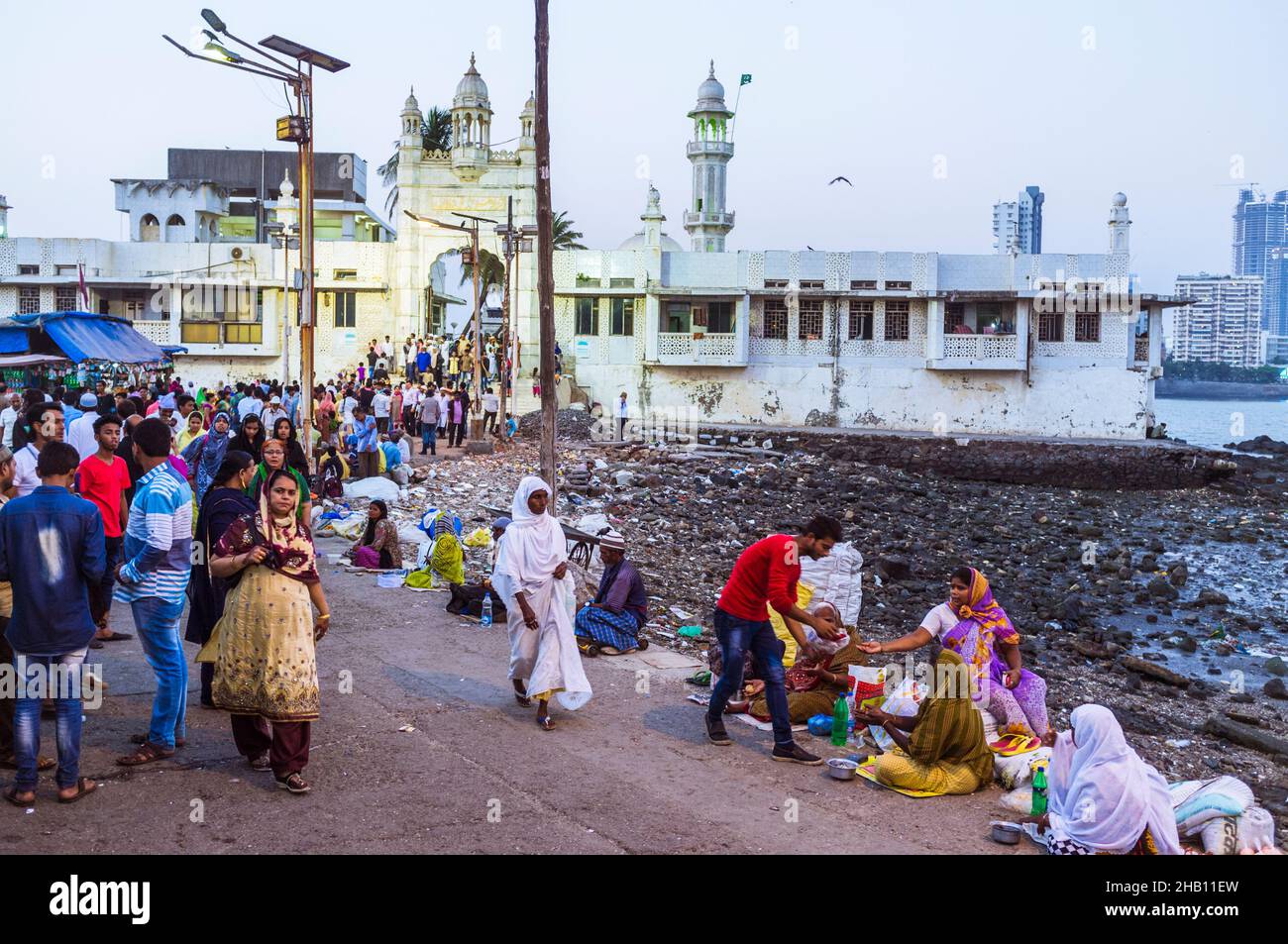 Muslim mosque in mumbai india hi-res stock photography and images - Alamy