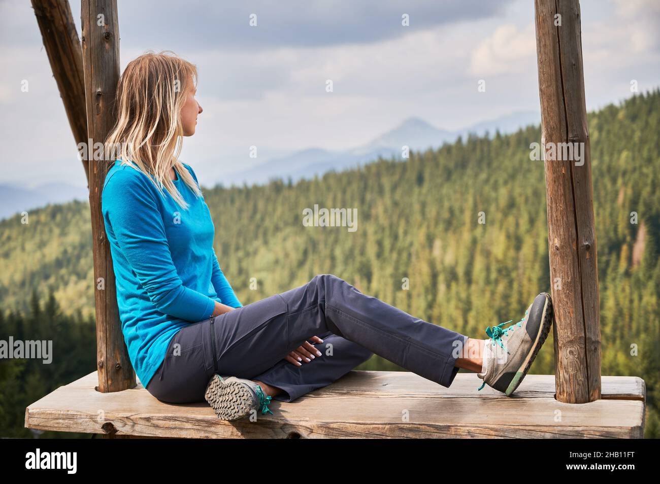 Hanging bench hi-res stock photography and images - Alamy