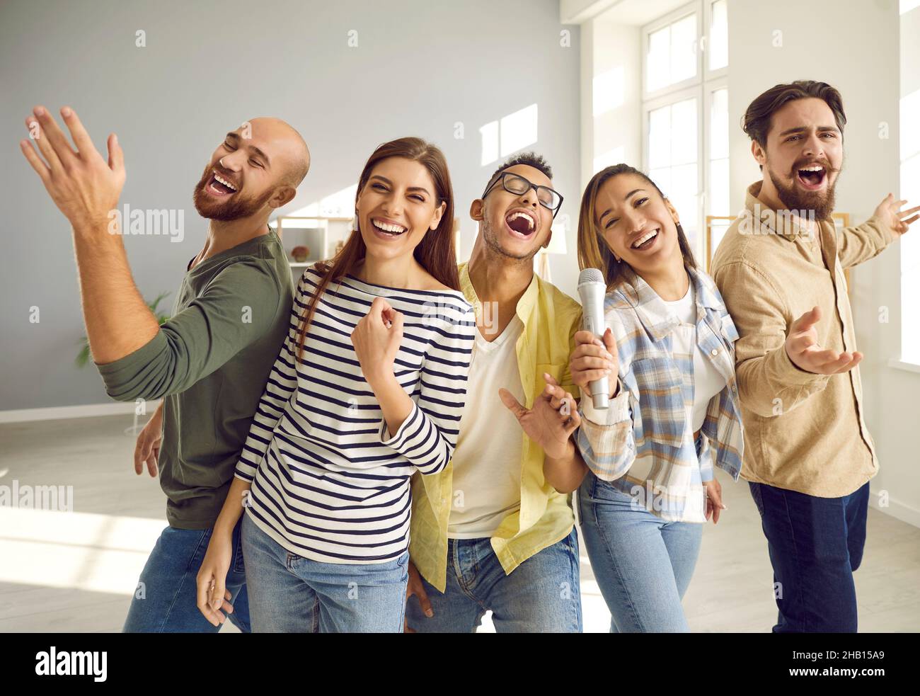 Laugh loudly hi-res stock photography and images - Alamy