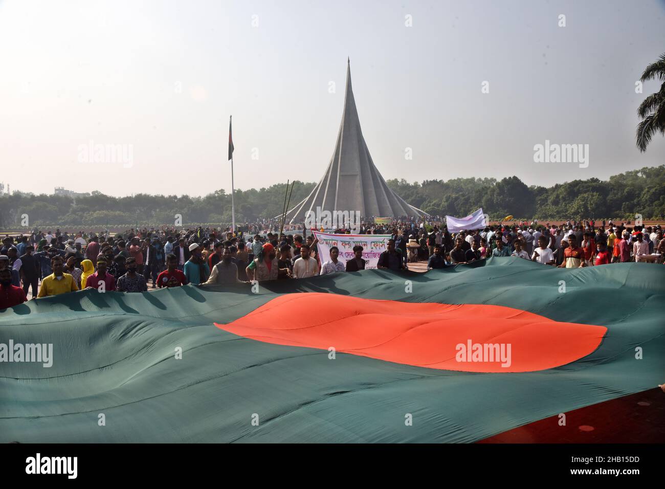 16th December, 2021. People gather to pay their respects at the 1971 ...