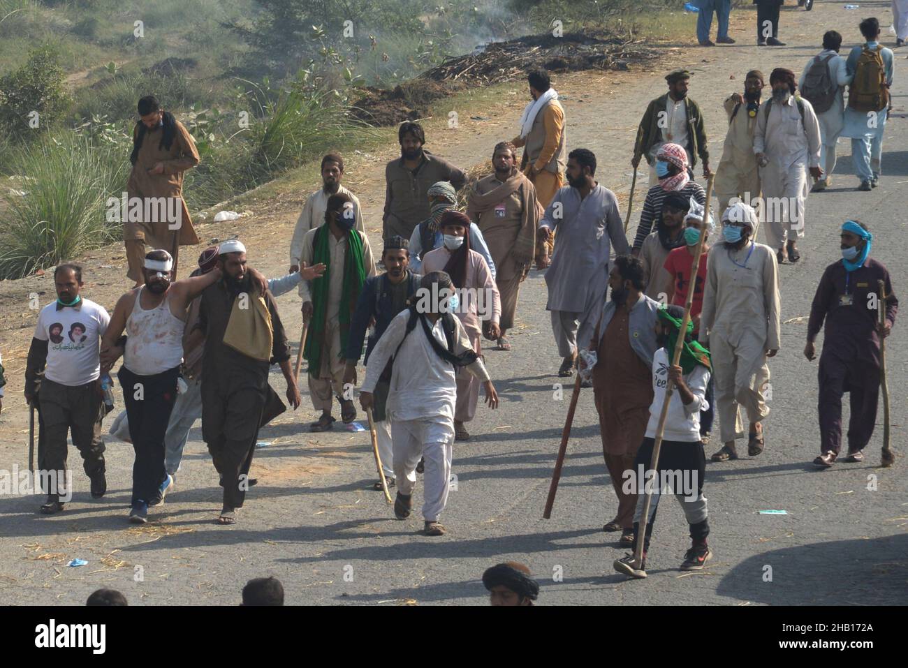 October 27, 2021, Lahore, Punjab, Pakistan: Pakistani supporters of ...